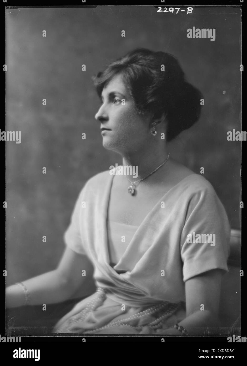 Reilly, S., Mrs., portrait photograph. Genthe photograph collection ...