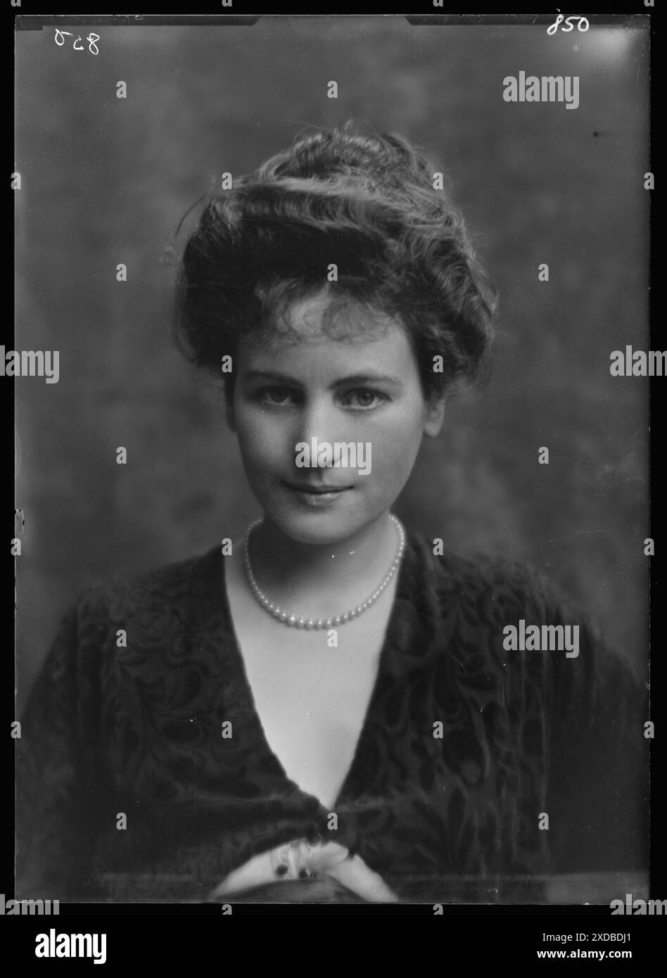 Peckham, Mrs., portrait photograph. Genthe photograph collection Stock ...