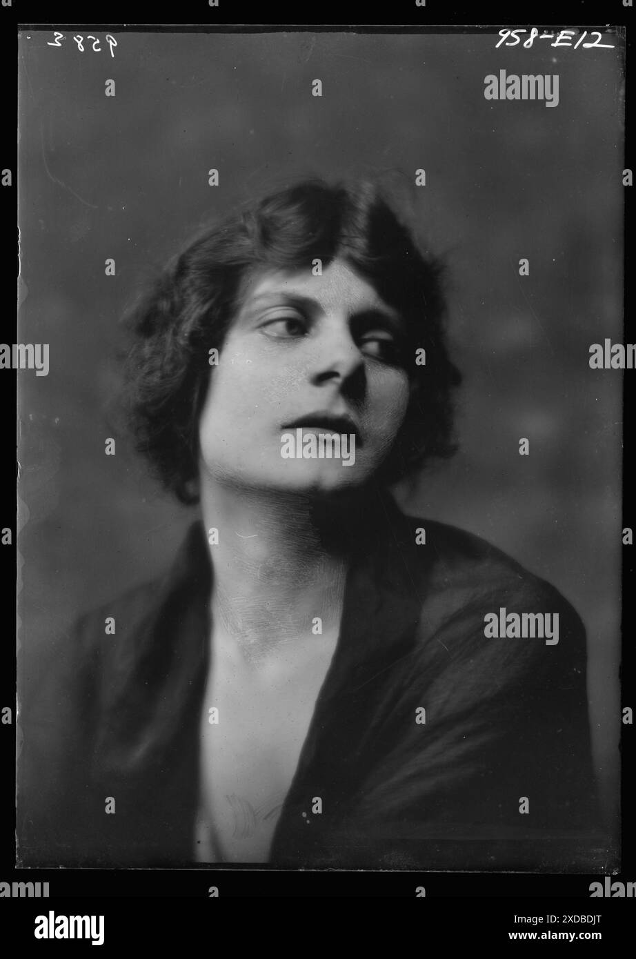 Isadora Duncan dancer, portrait photograph. Genthe photograph ...
