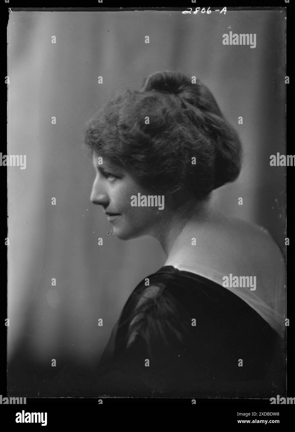 Harris, Rachel, Miss, portrait photograph. Genthe photograph collection ...