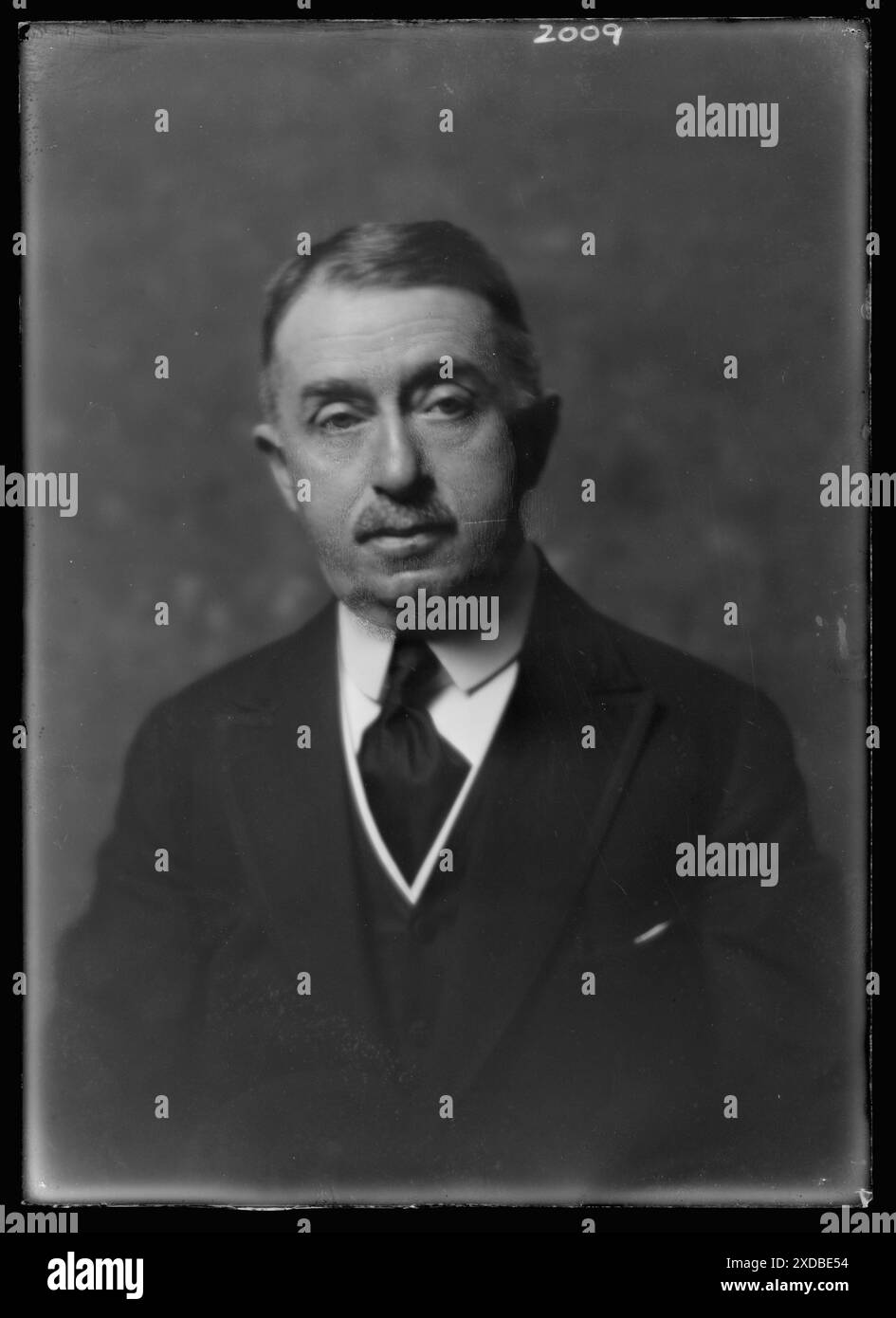 Trunbell, Frank, Mr., portrait photograph. Genthe photograph collection ...