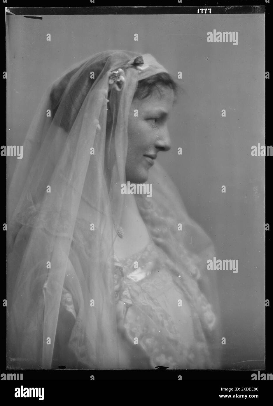 Hall, Ruth, Miss (Mrs. Baldwin Smith), portrait photograph. Genthe ...