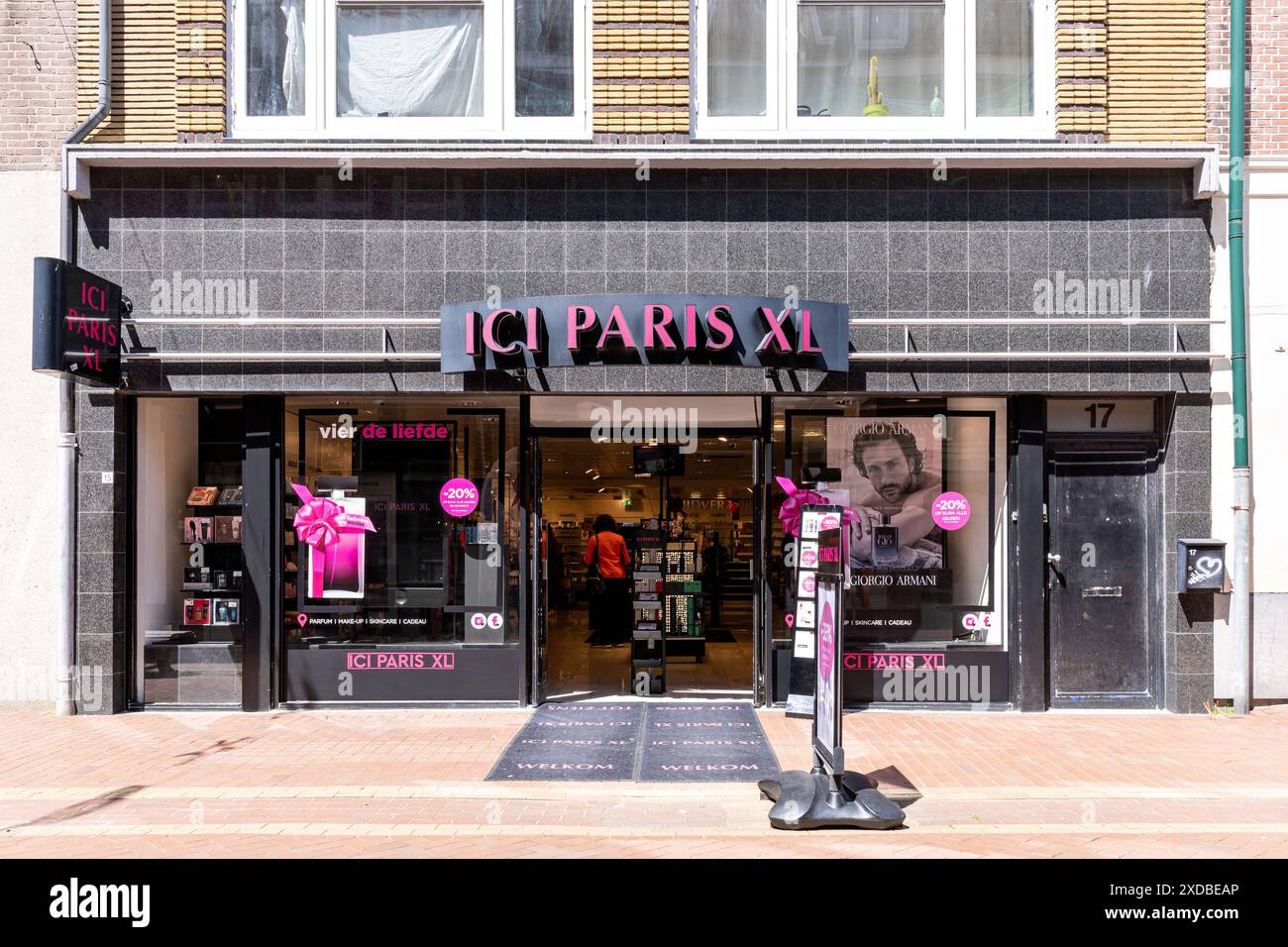 Ici paris hi-res stock photography and images - Alamy