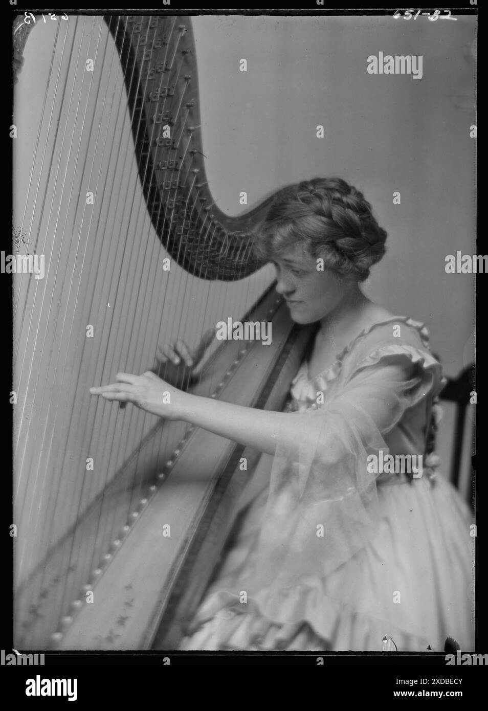 Dilling, Mildred, Miss, portrait photograph. Genthe photograph ...