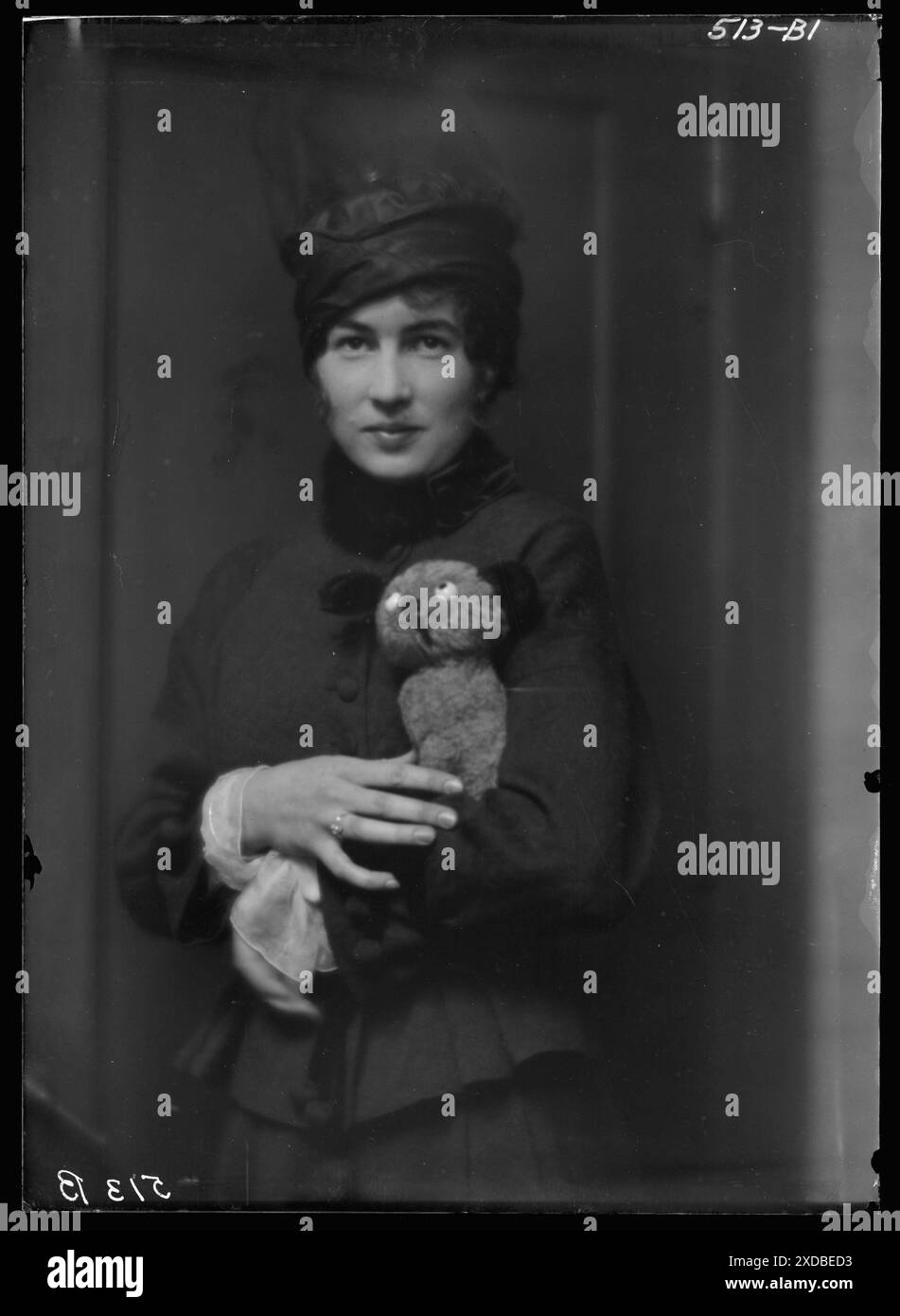 Hamilton, Helen, Miss, portrait photograph. Genthe photograph ...