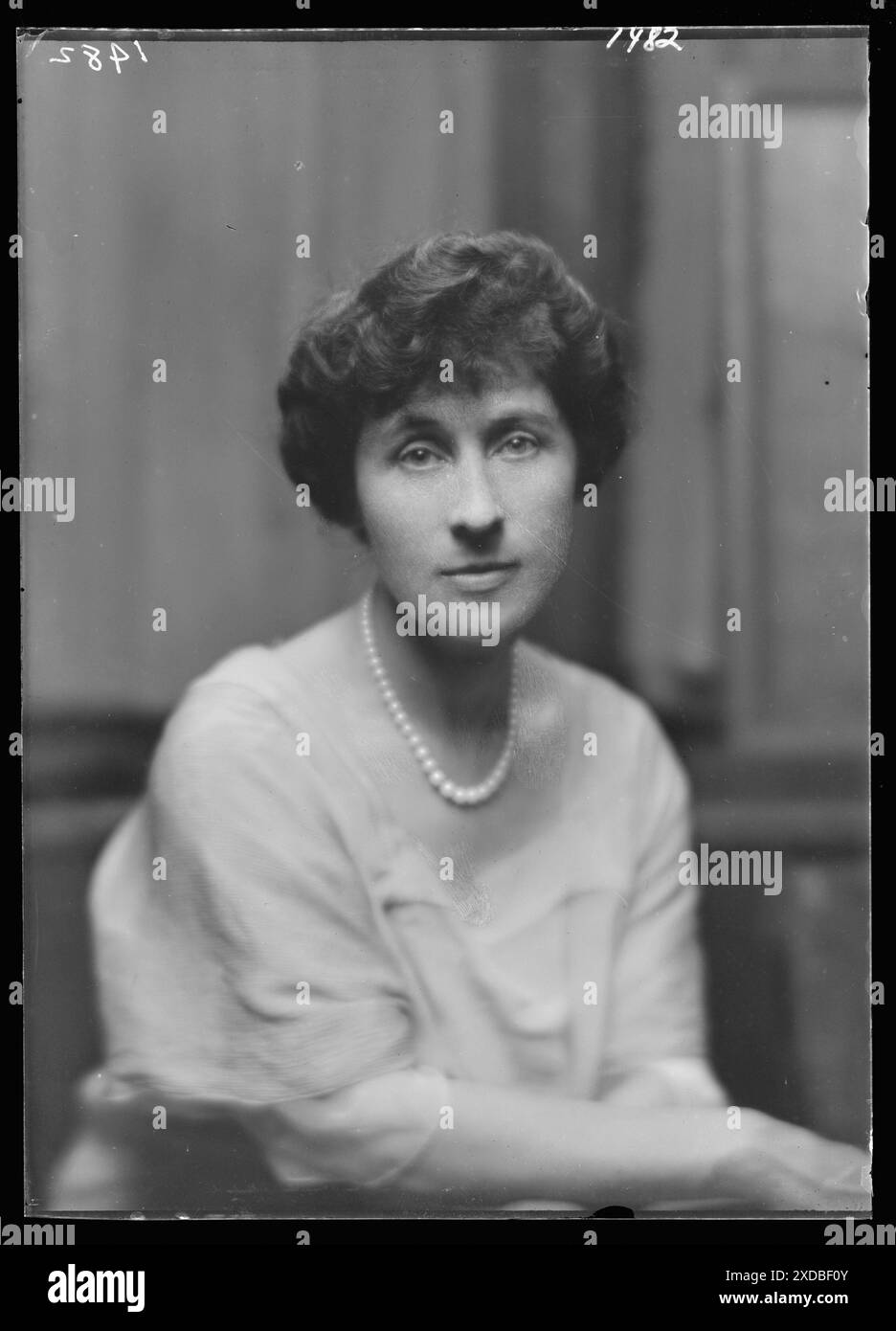 Scott, Louise, Miss, portrait photograph. Genthe photograph collection ...