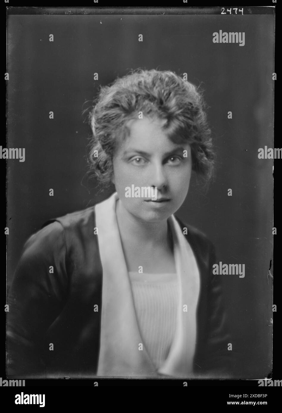 Wilson, Helen, Miss, portrait photograph. Genthe photograph collection ...