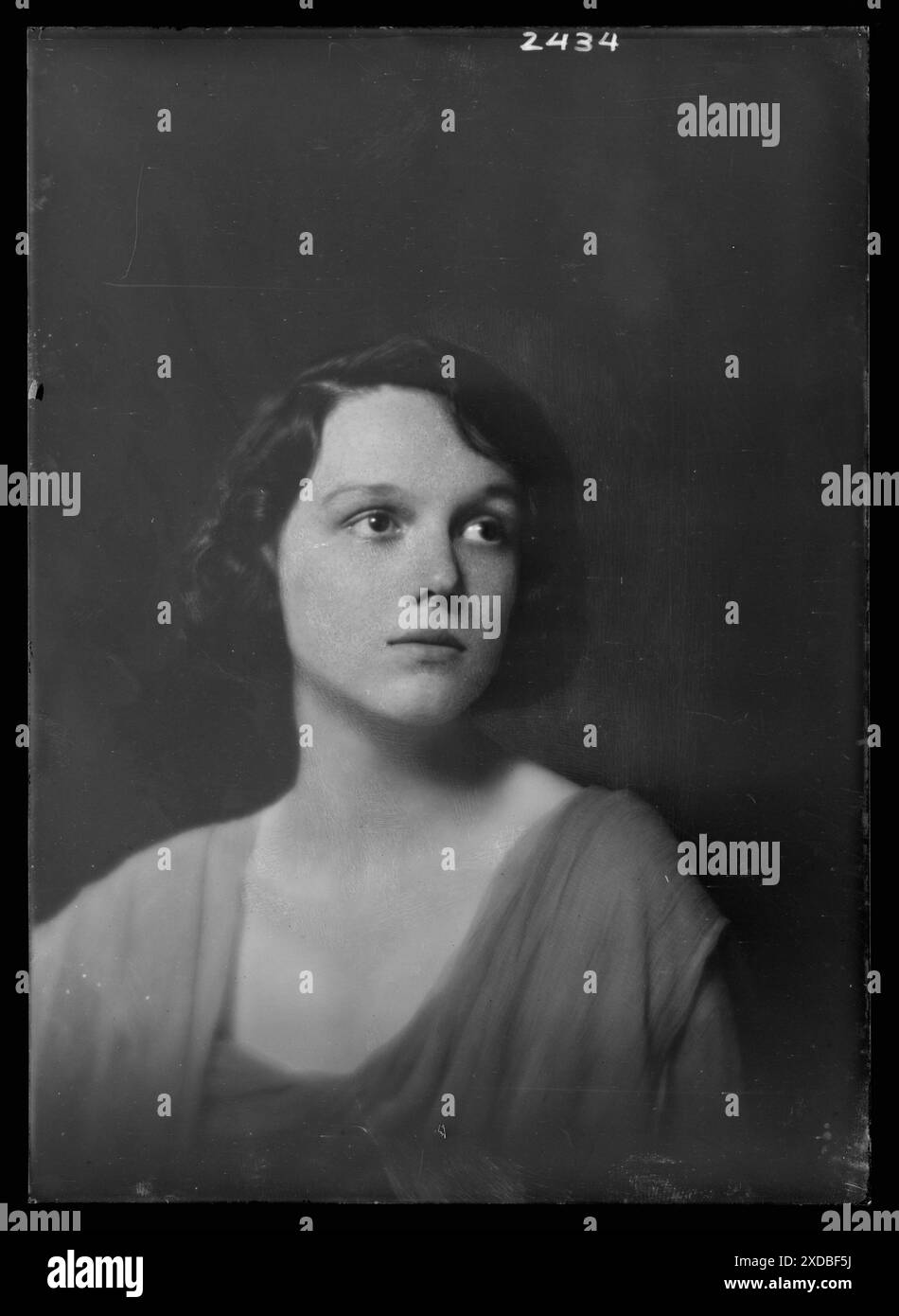 Chamberlain, Helen, Miss, portrait photograph. Genthe photograph ...