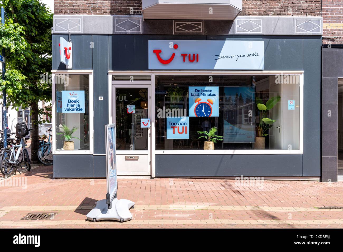 Tui travel hi-res stock photography and images - Alamy