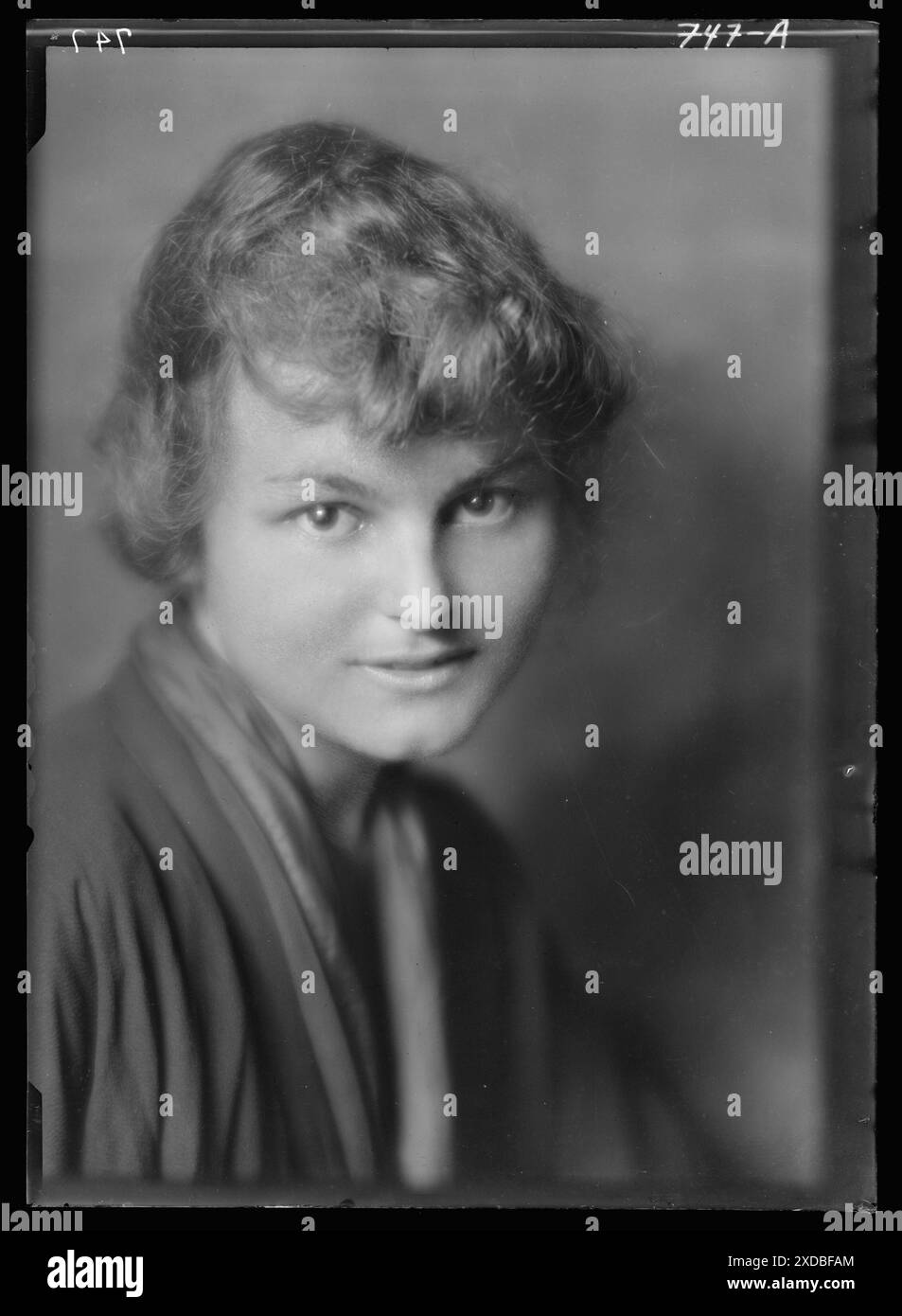 Allen, Dorothy, Miss, portrait photograph. Genthe photograph collection ...