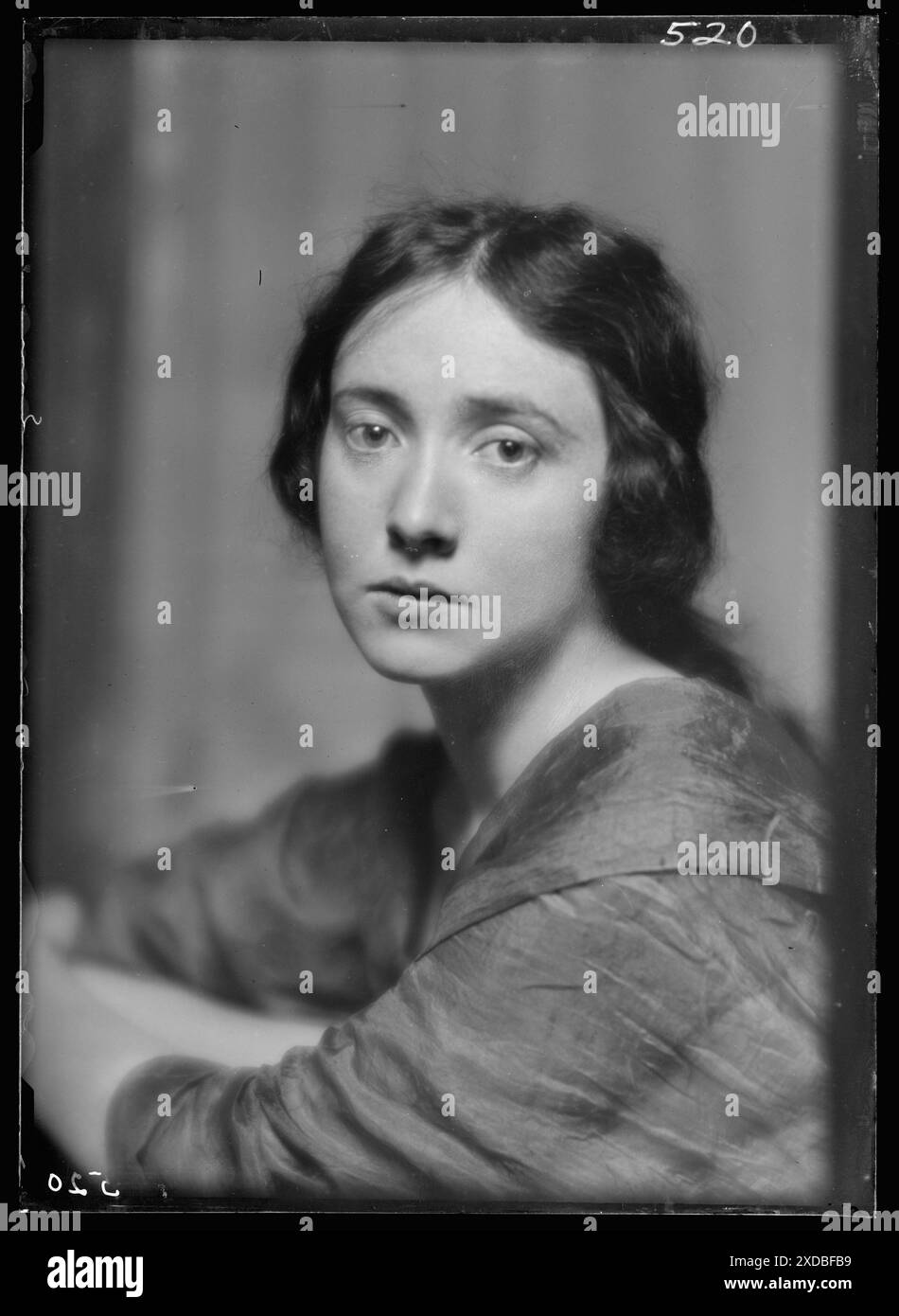 Dale, Gretchen, Miss (Mrs. Howard Estabrook), portrait photograph ...