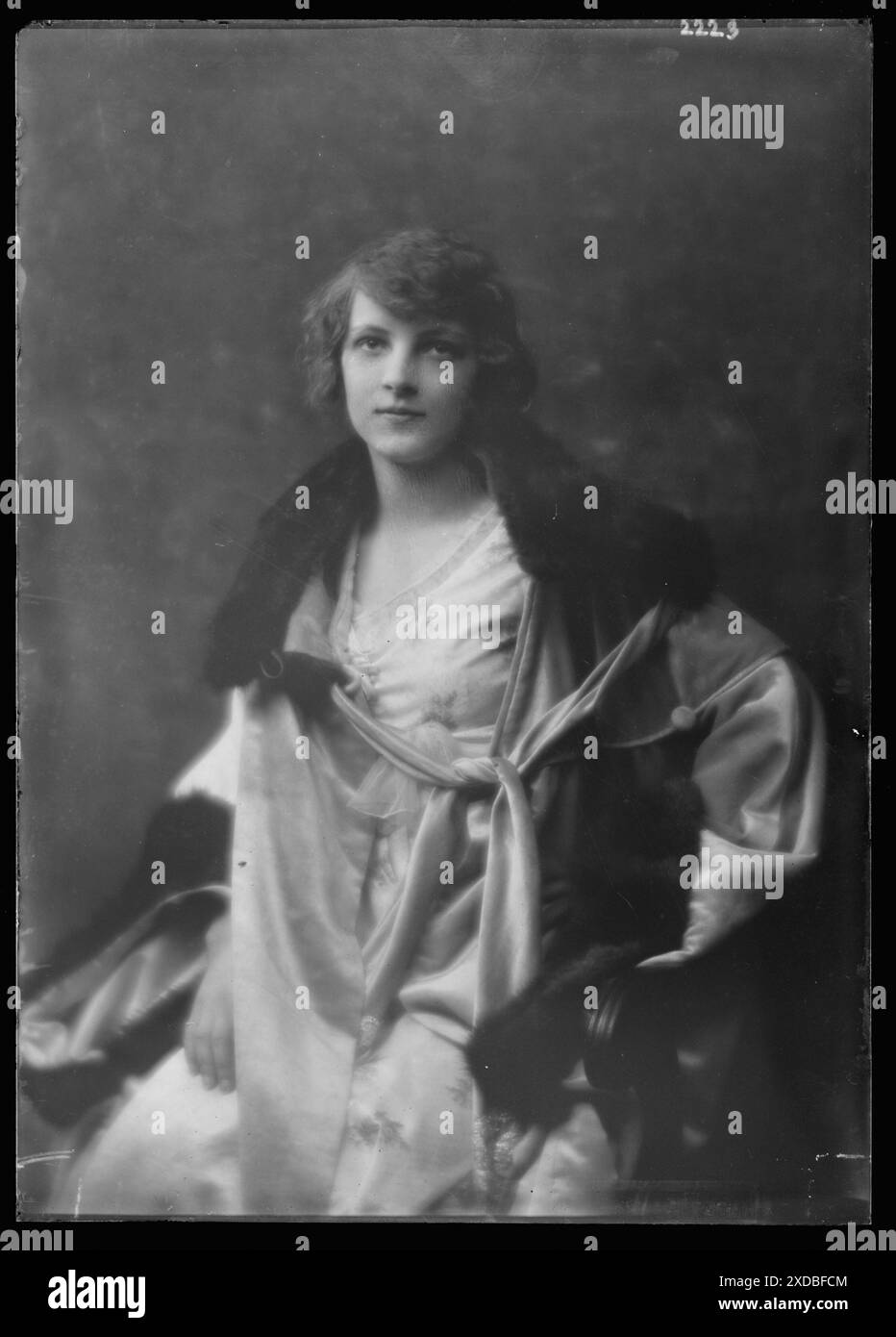 Burt, Grace, Miss, portrait photograph. Genthe photograph collection ...