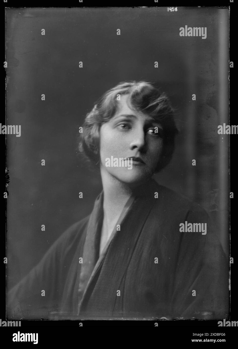 Beckwith, Geraldine, Miss, portrait photograph. Genthe photograph ...