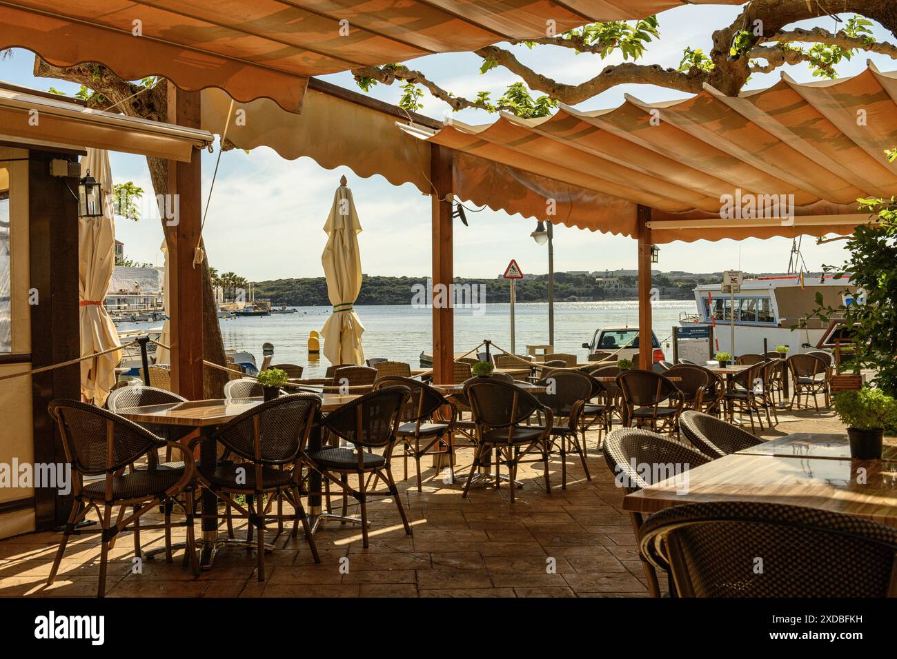 Outdoor restaurant under a canopy hi-res stock photography and images ...