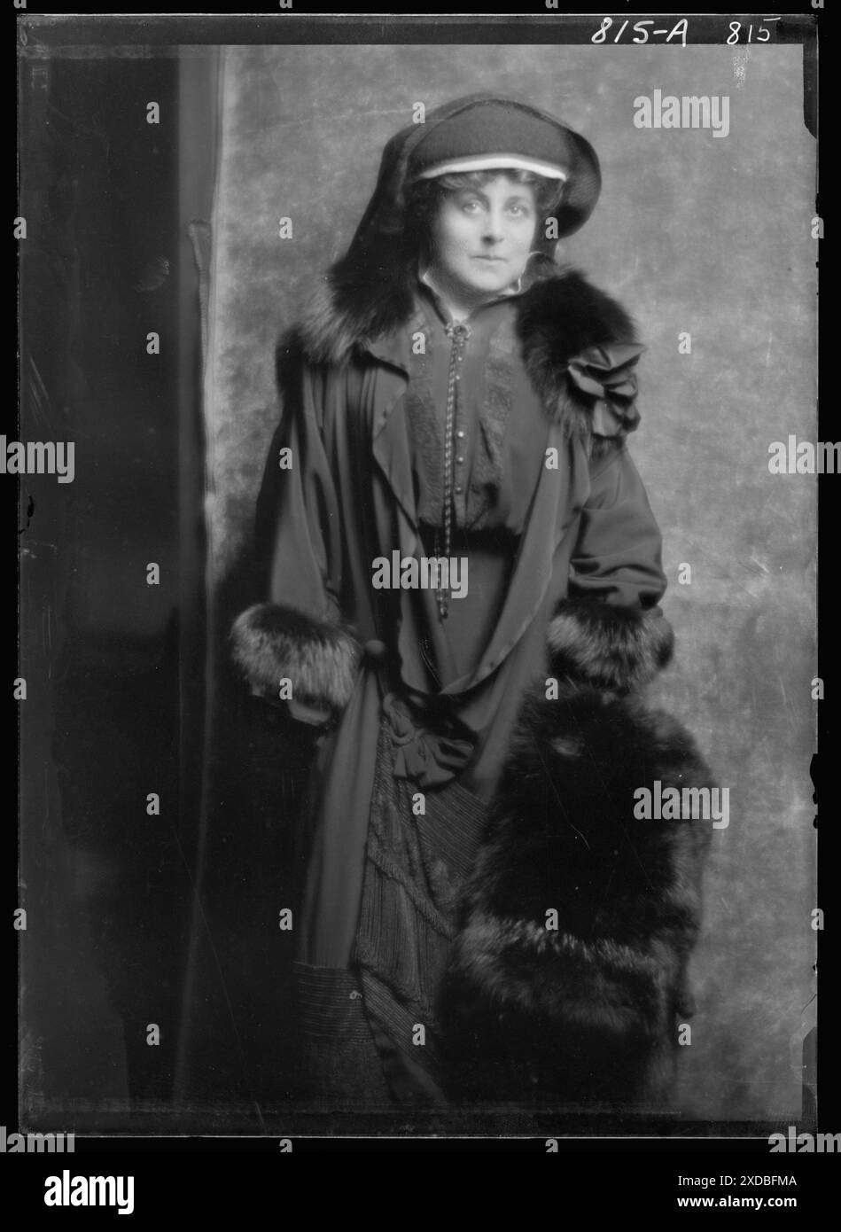 Compton, Barnes, Mrs., portrait photograph. Genthe photograph ...
