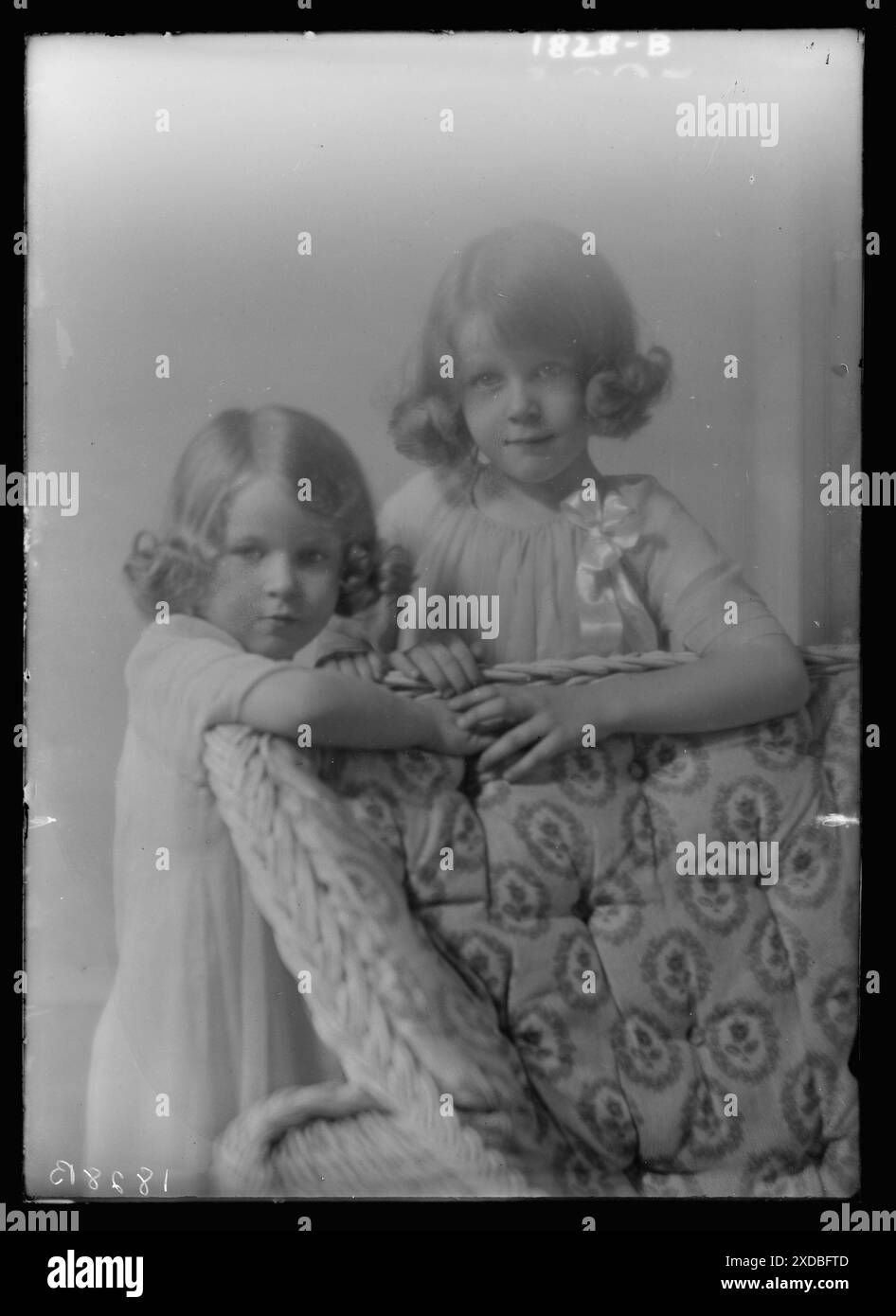 Pope, J. Russell, Mrs., children of, portrait photograph. Genthe ...