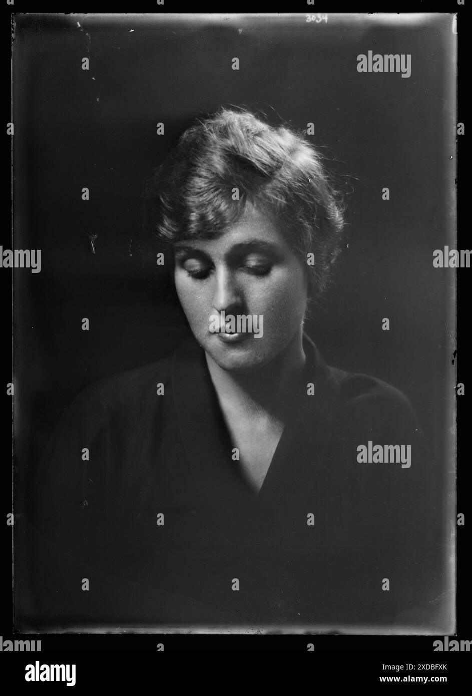 Slater, William A., Mrs., portrait photograph. Genthe photograph ...