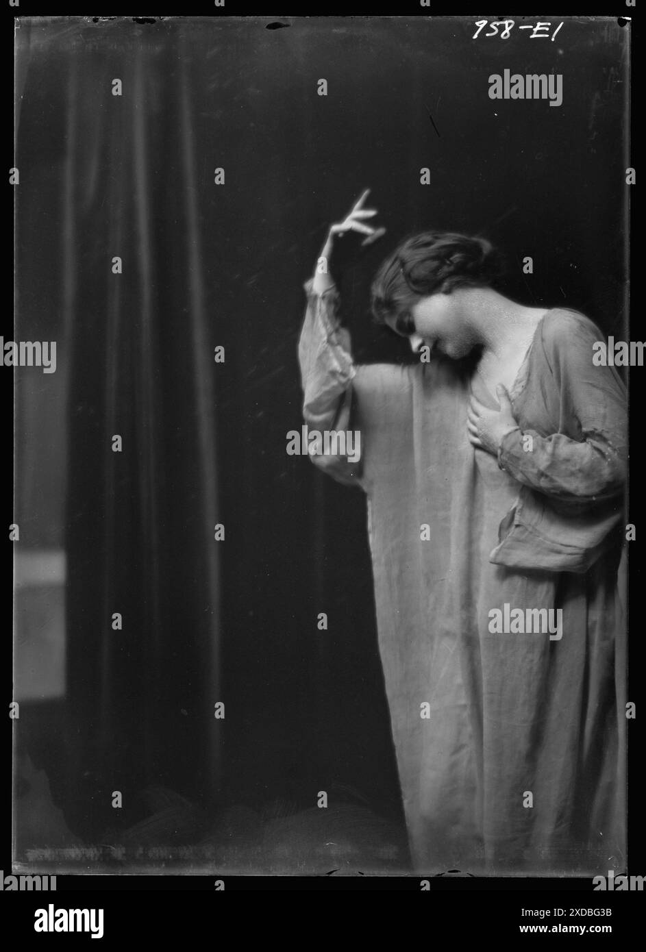 Isadora Duncan dancer. Genthe photograph collection Stock Photo - Alamy
