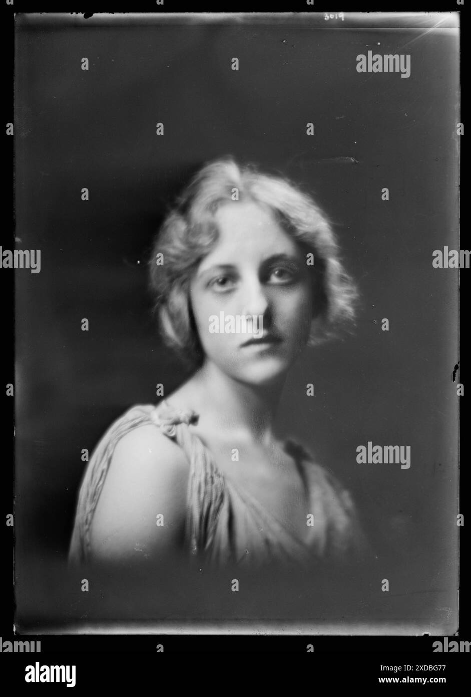 Lenton, Lindey, Miss, portrait photograph. Genthe photograph collection ...