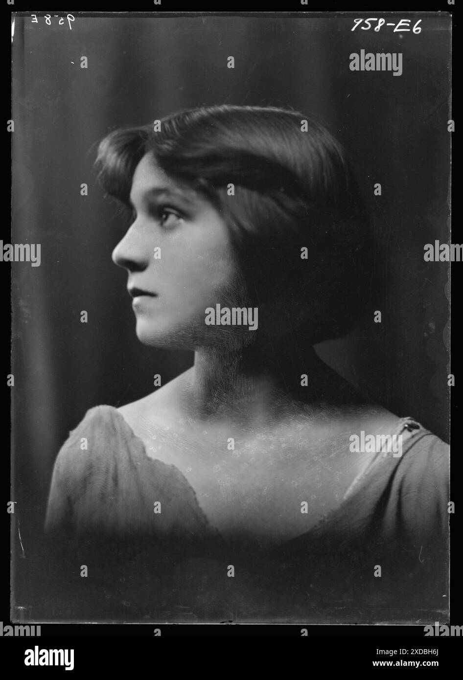 Isadora Duncan dancer, portrait photograph. Genthe photograph collection Stock Photo - Alamy