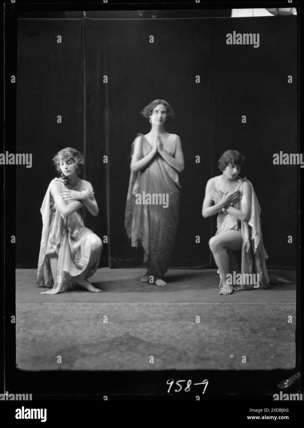 Isadora Duncan dancers. Genthe photograph collection Stock Photo - Alamy
