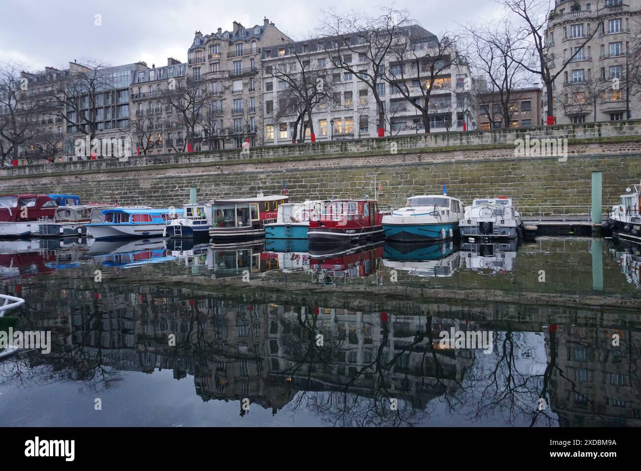 the seine river with barges in downtown paris france Stock Photo - Alamy