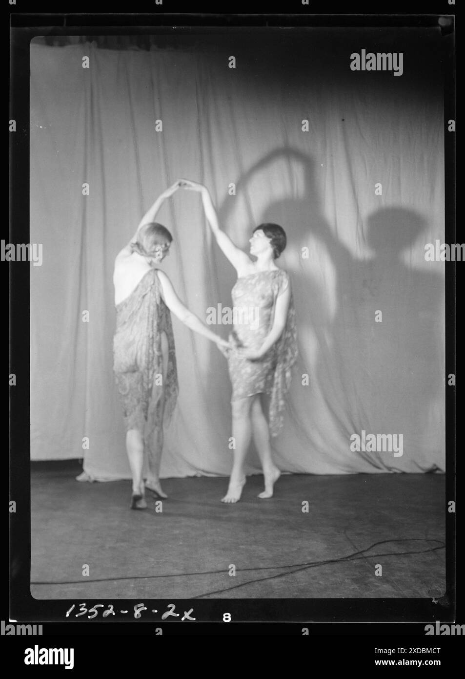 Elizabeth Duncan dancers and children. Genthe photograph collection ...