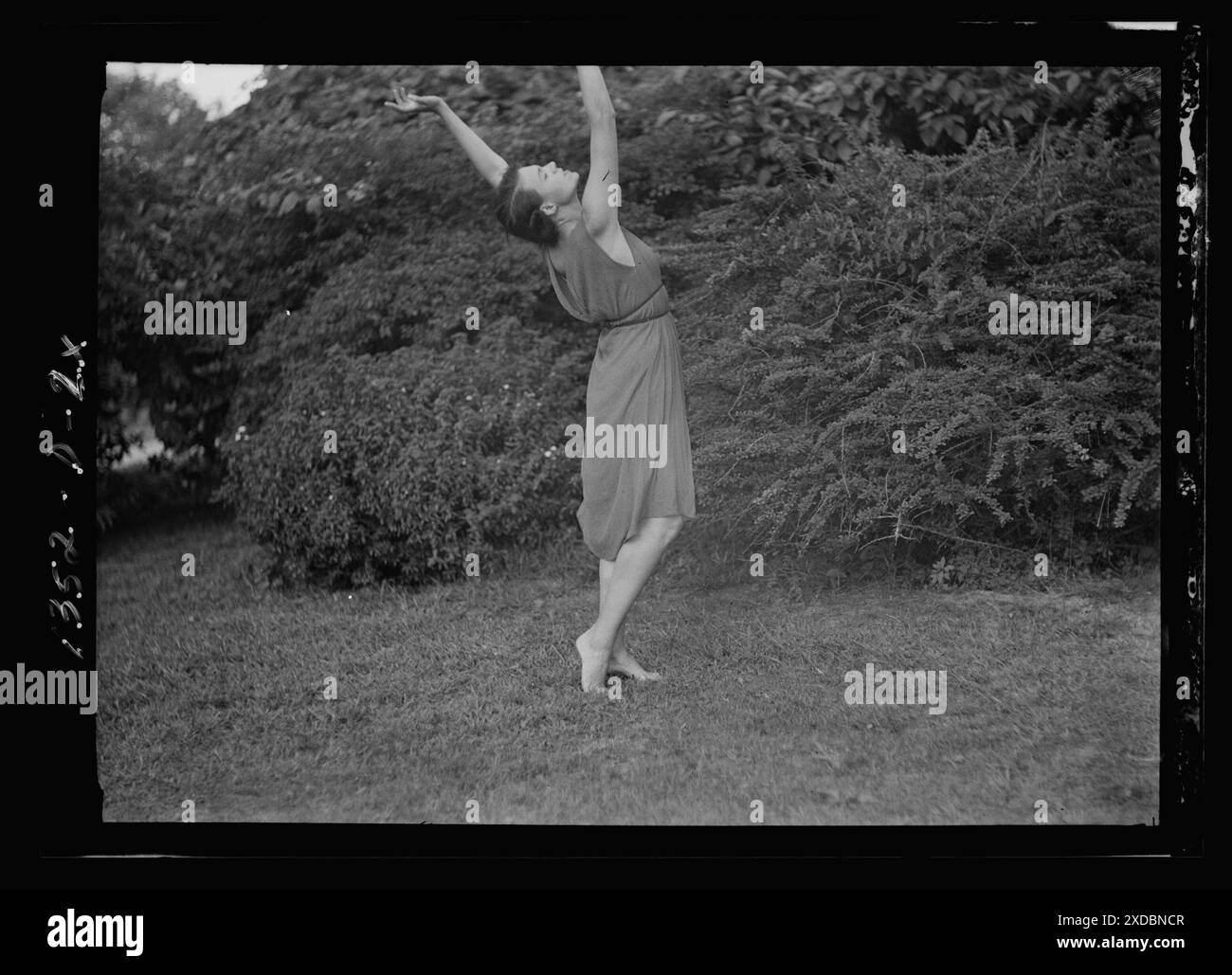 Elizabeth Duncan dancers and children. Genthe photograph collection ...