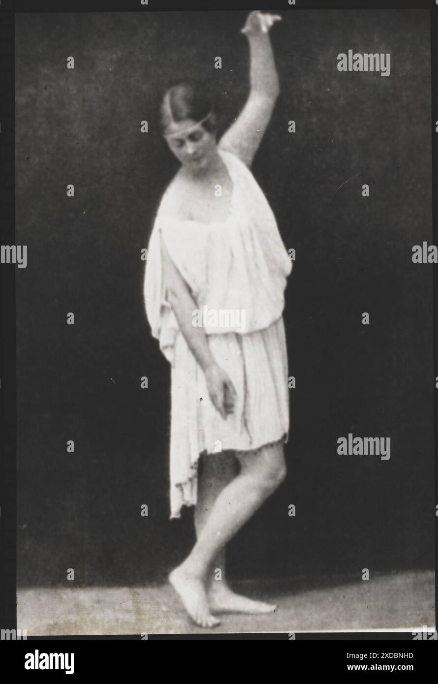 Isadora Duncan dancing. Genthe photograph collection Stock Photo - Alamy