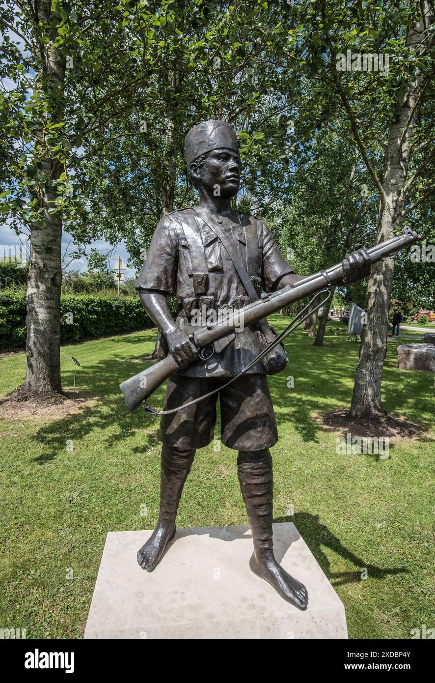 Statue of east african askari hi-res stock photography and images - Alamy