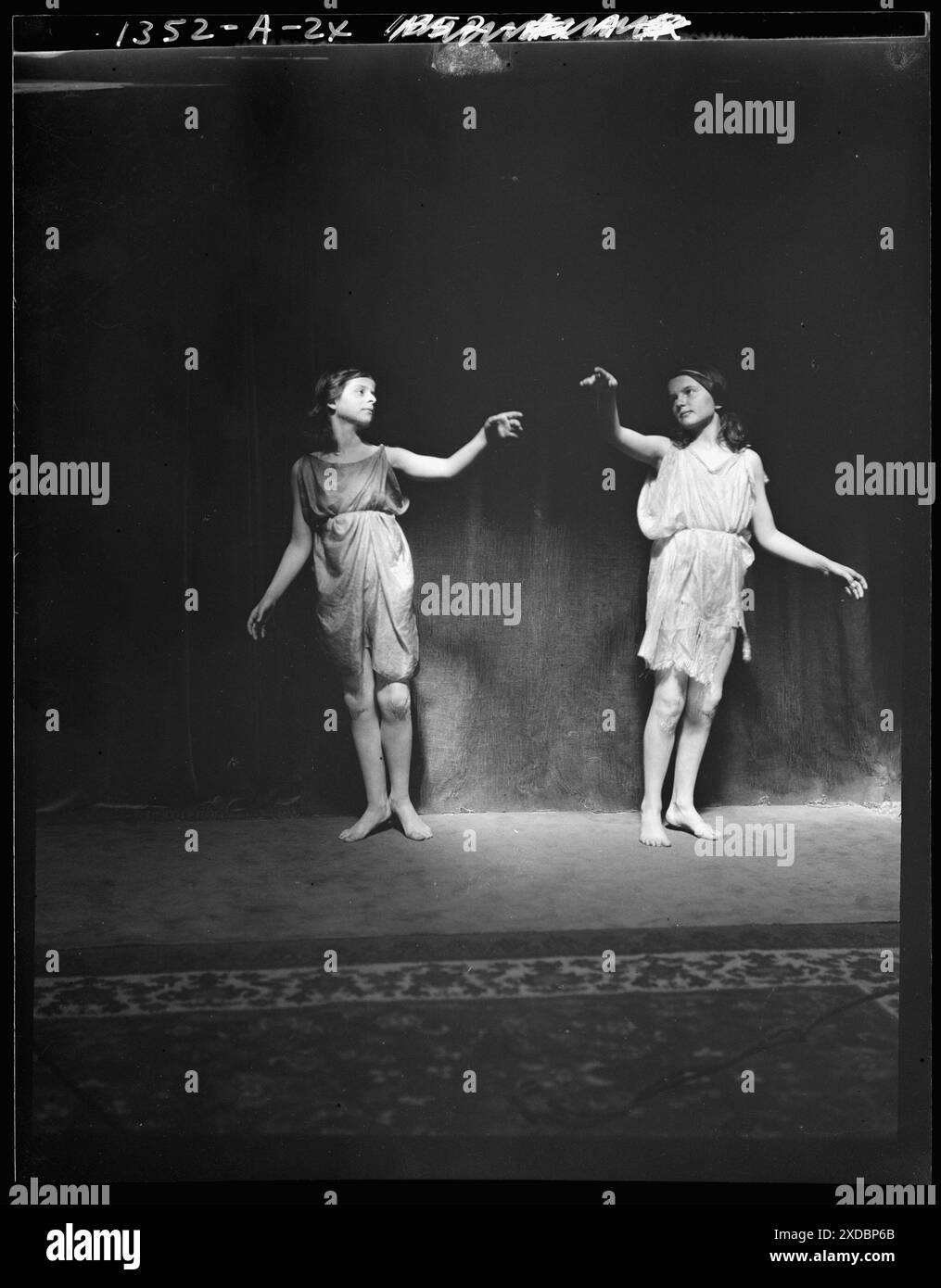 Elizabeth Duncan dancers and children. Genthe photograph collection ...