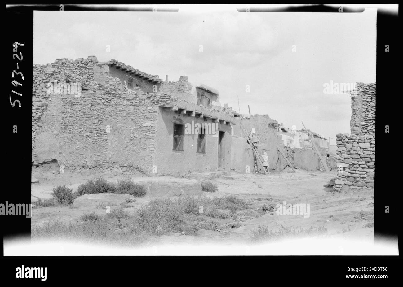 Pueblo village new mexico Black and White Stock Photos & Images - Alamy