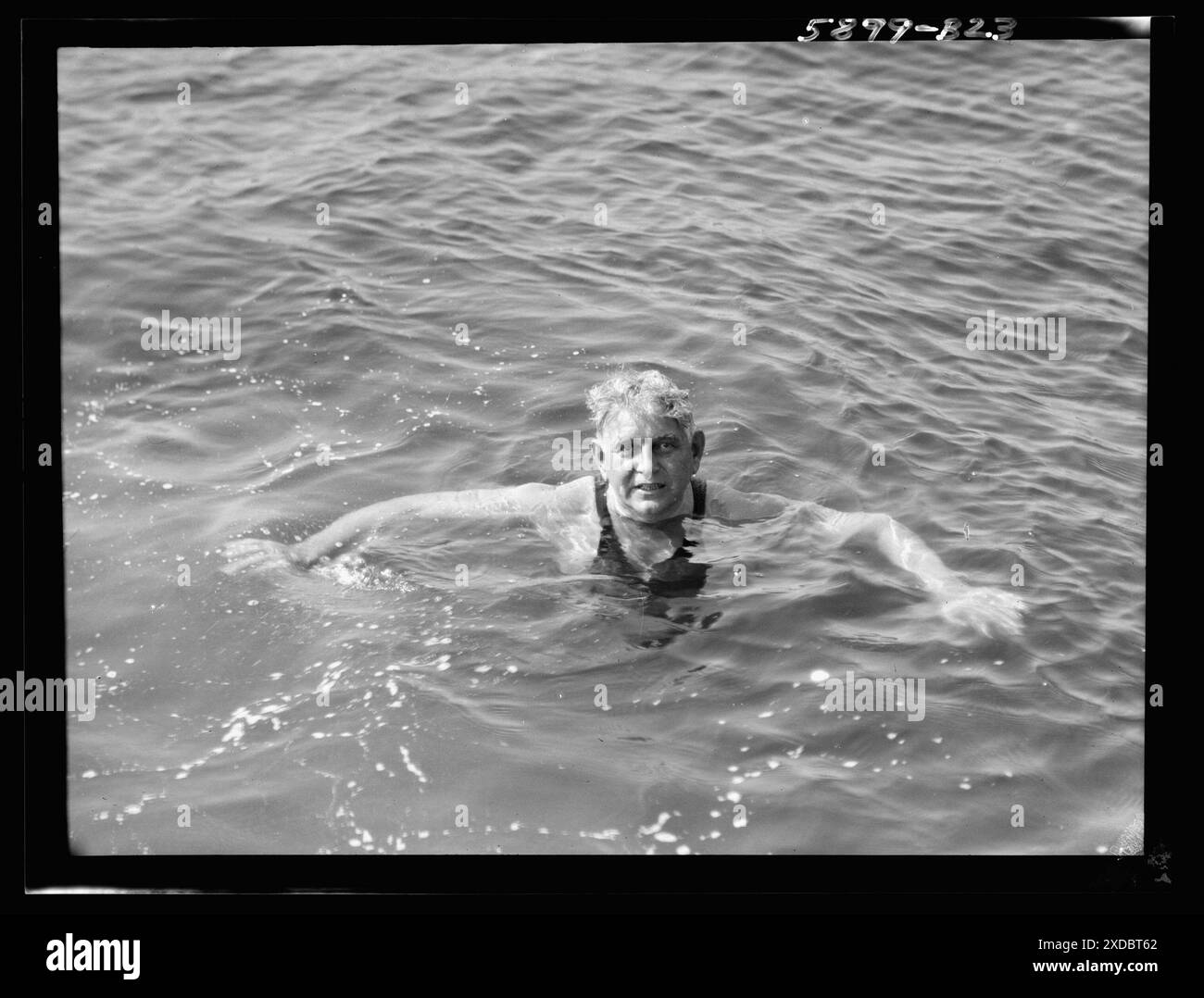 Hunt, Seth, Mr., swimming. Genthe photograph collection Stock Photo - Alamy