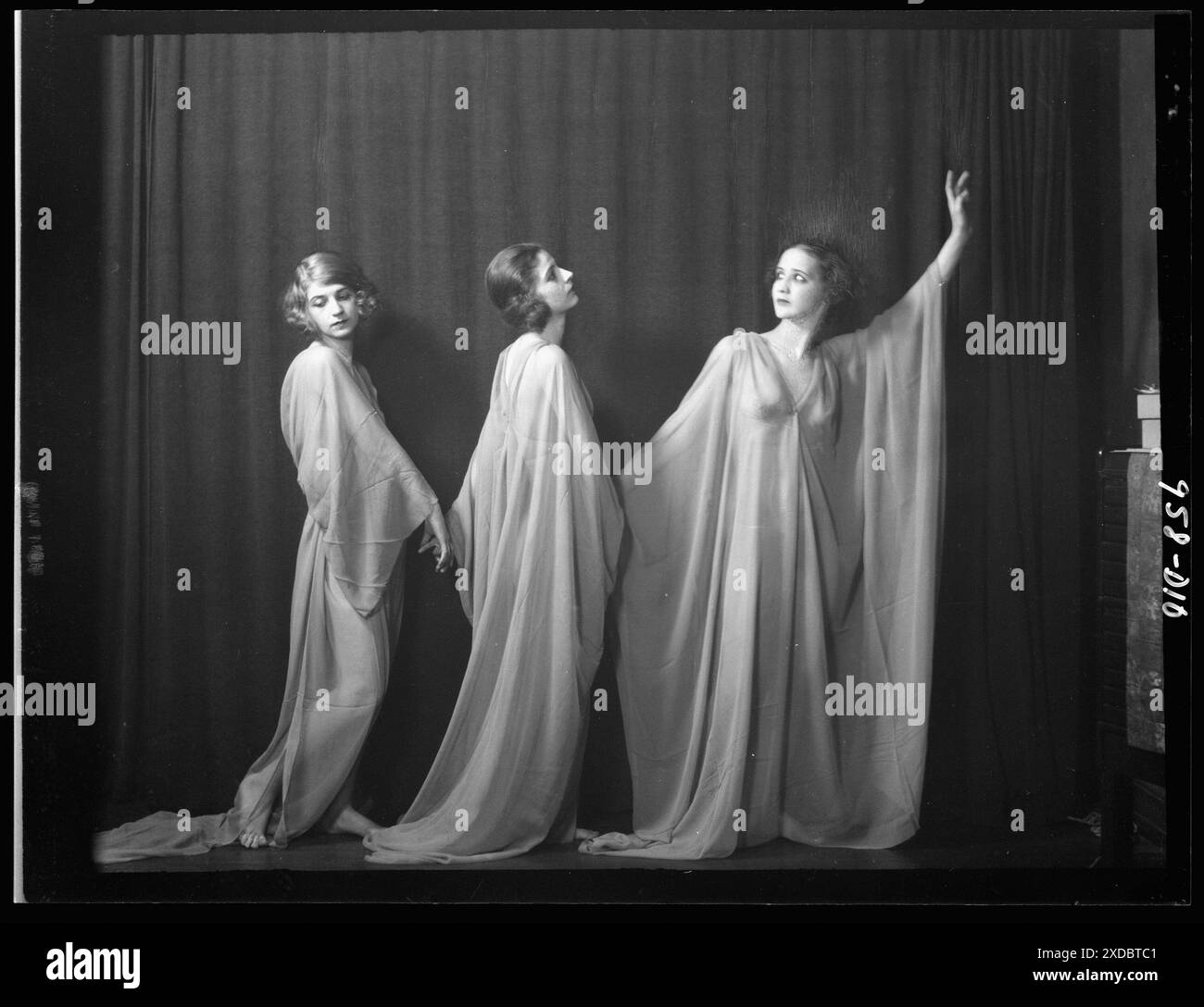 Isadora Duncan dancers. Genthe photograph collection Stock Photo - Alamy