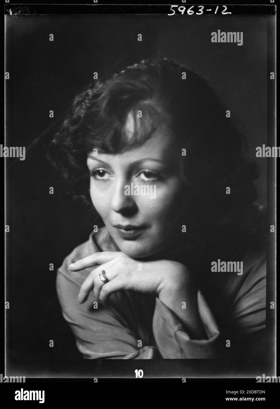 Parlo, Dita, Miss, portrait photograph. Genthe photograph collection ...