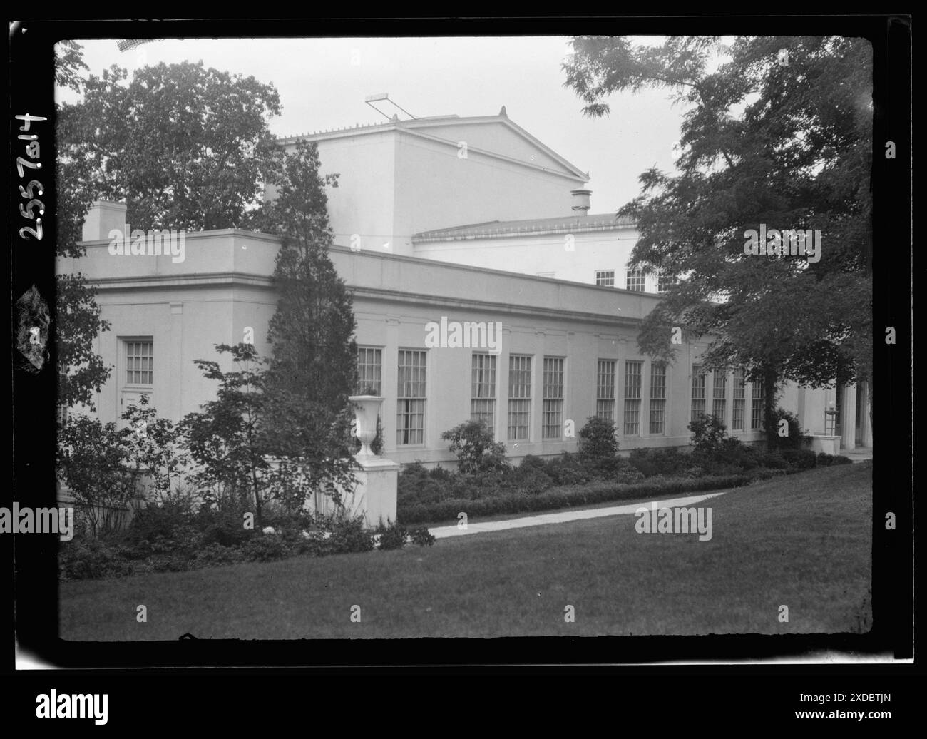 Vanderlip, Frank A., house and school. Genthe photograph collection ...
