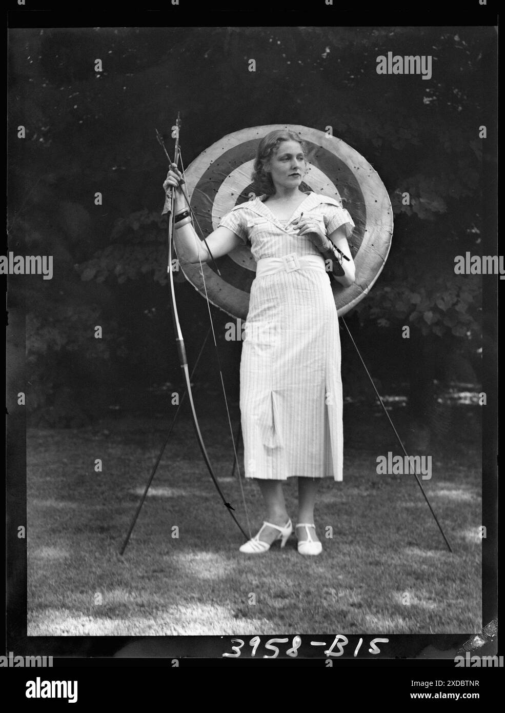 Chase, Diana, Miss, doing archery. Genthe photograph collection Stock ...