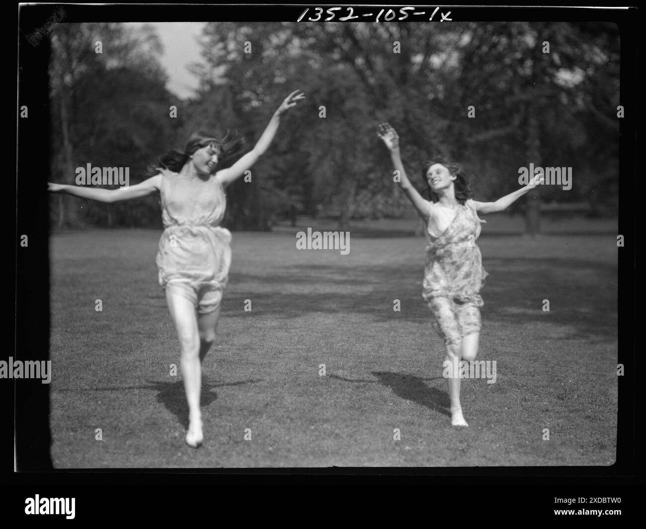 Elizabeth Duncan dancers and children. Genthe photograph collection ...