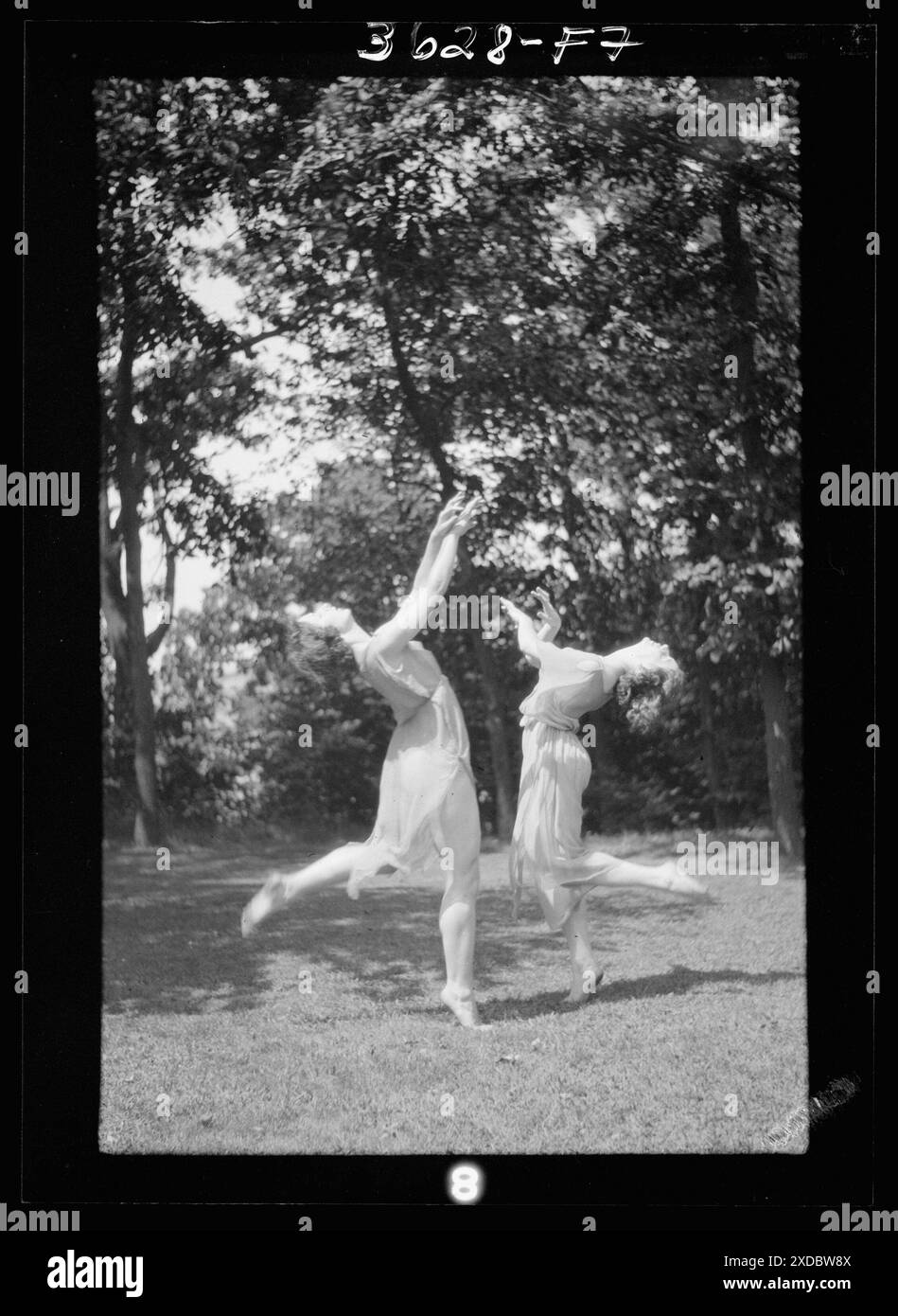 Desha and Leah dancing in Port Washington. Genthe photograph collection ...