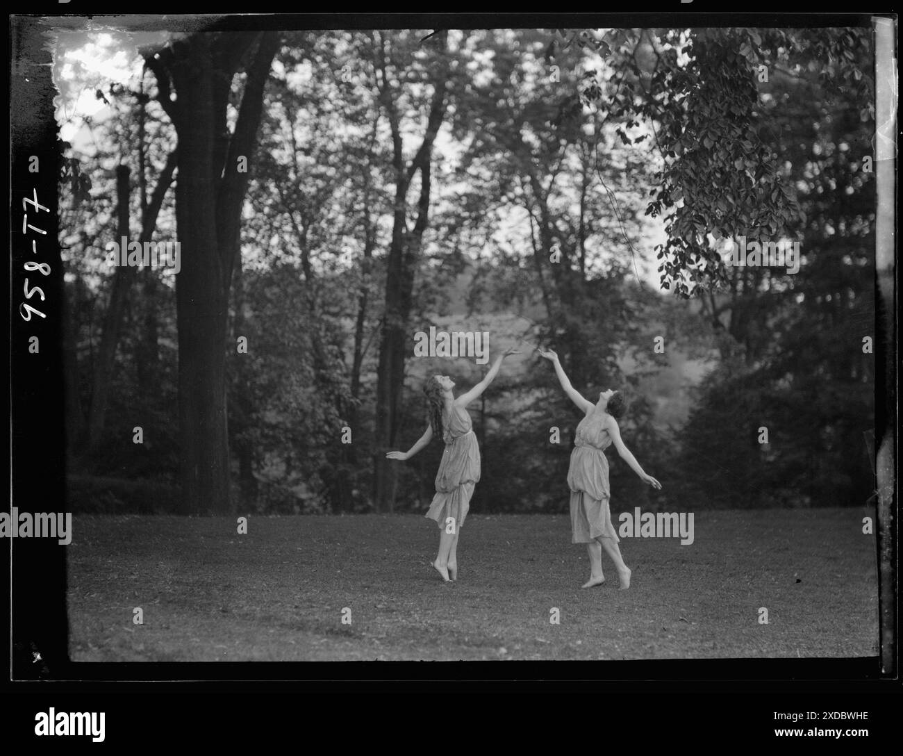 Isadora Duncan dancers. Genthe photograph collection Stock Photo - Alamy