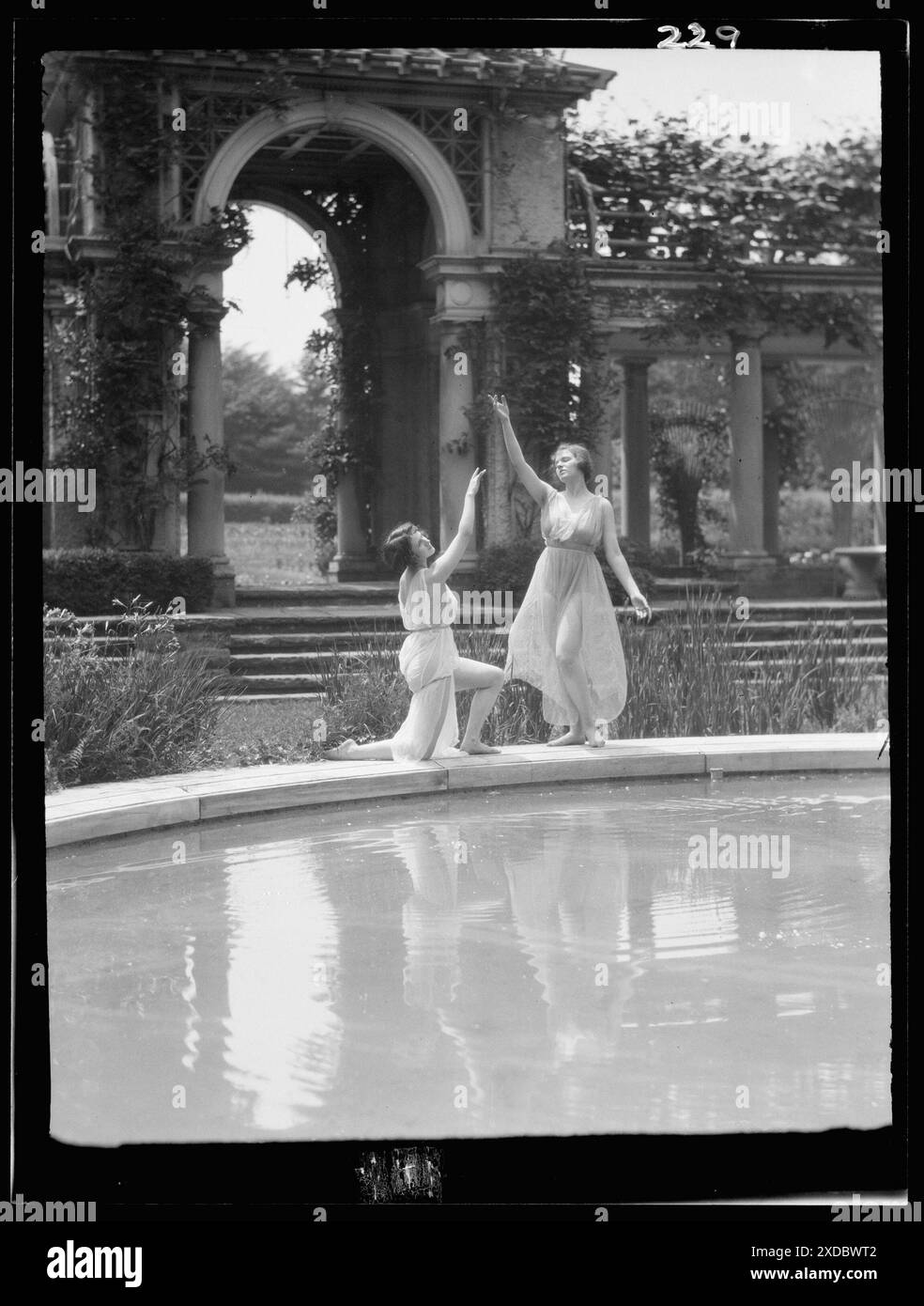 Elizabeth Duncan dancers. Genthe photograph collection Stock Photo - Alamy