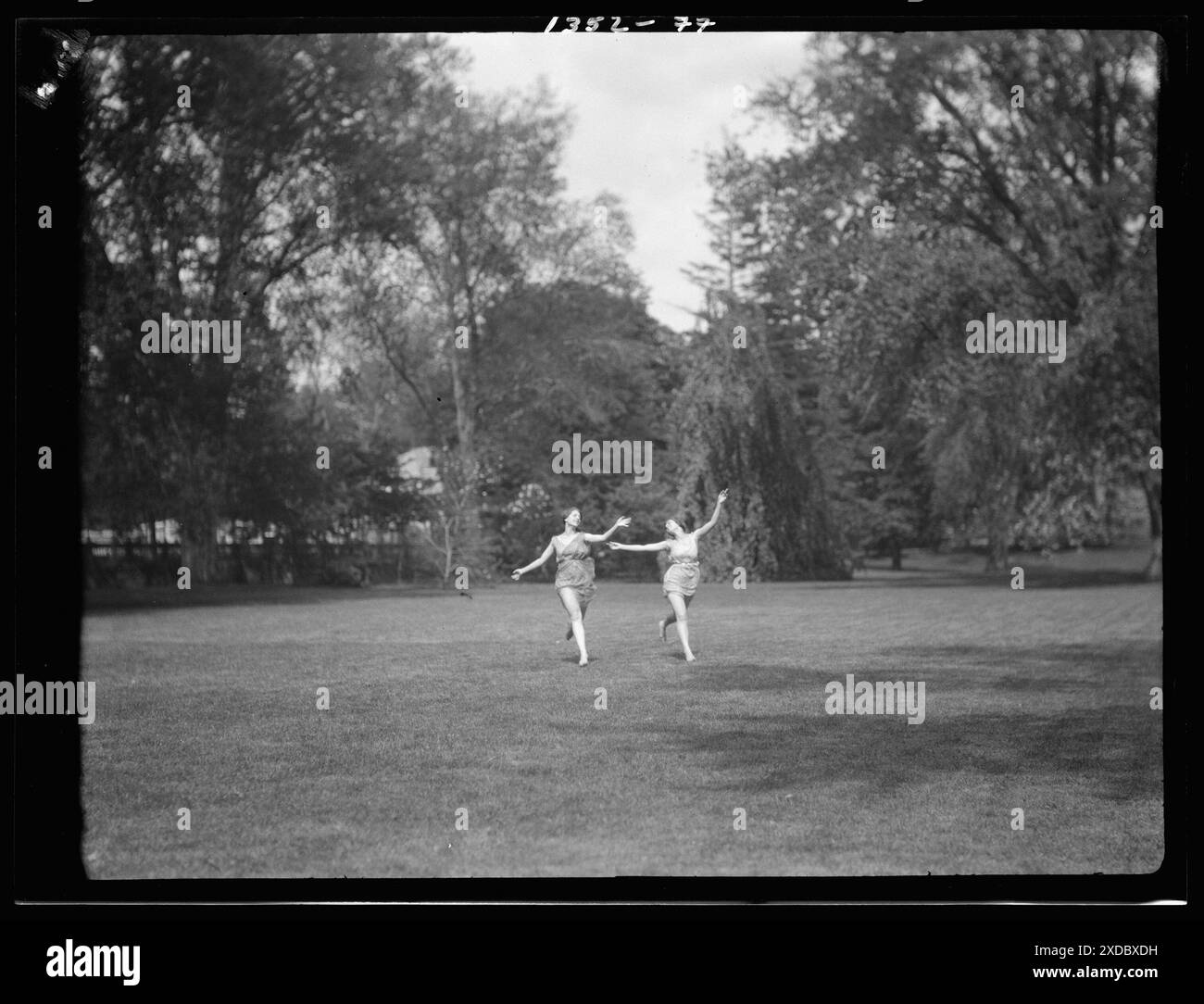 Elizabeth Duncan dancers and children. Genthe photograph collection ...