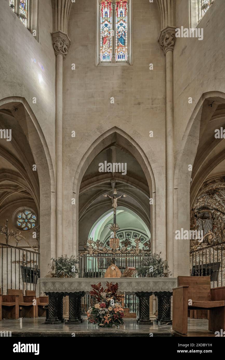 16th century main chapel pentagonal and pointed arches in the cathedral ...