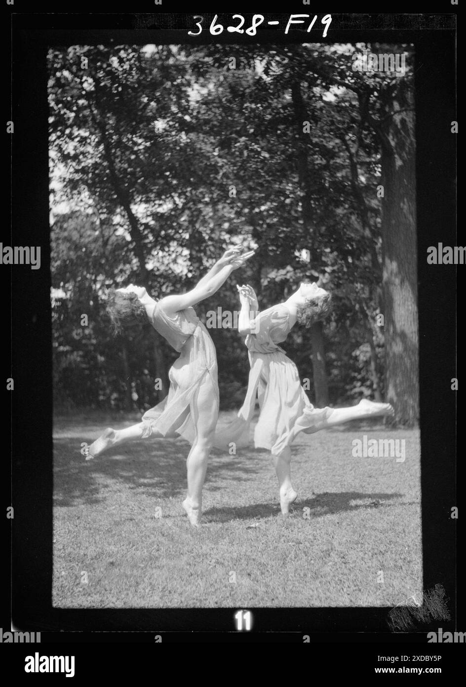 Desha and Leah dancing in Port Washington. Genthe photograph collection ...