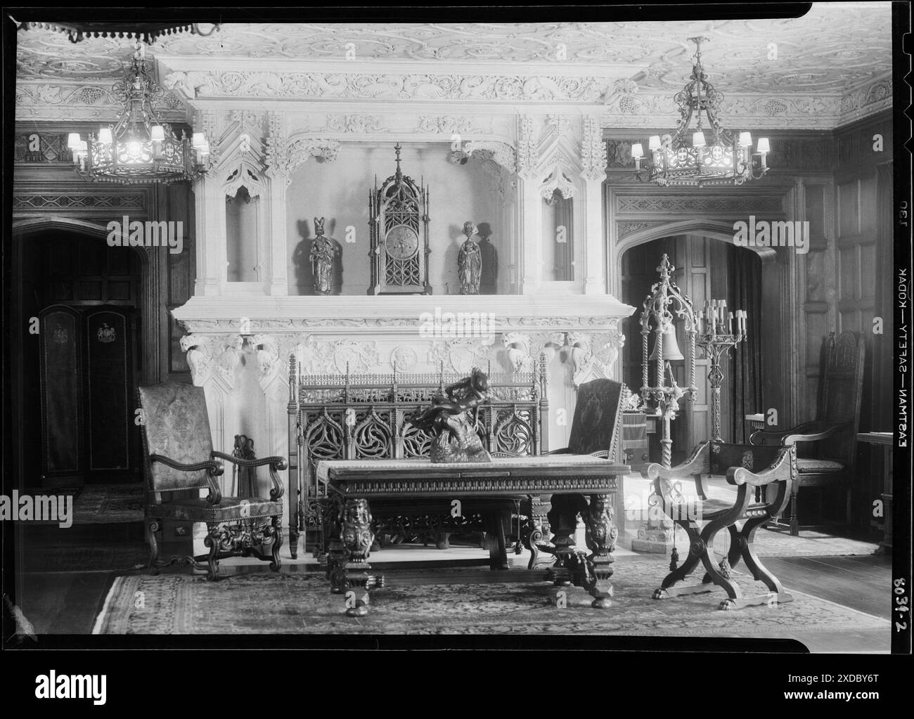 Dodge, Robert L., Mrs., house. Genthe photograph collection Stock Photo ...