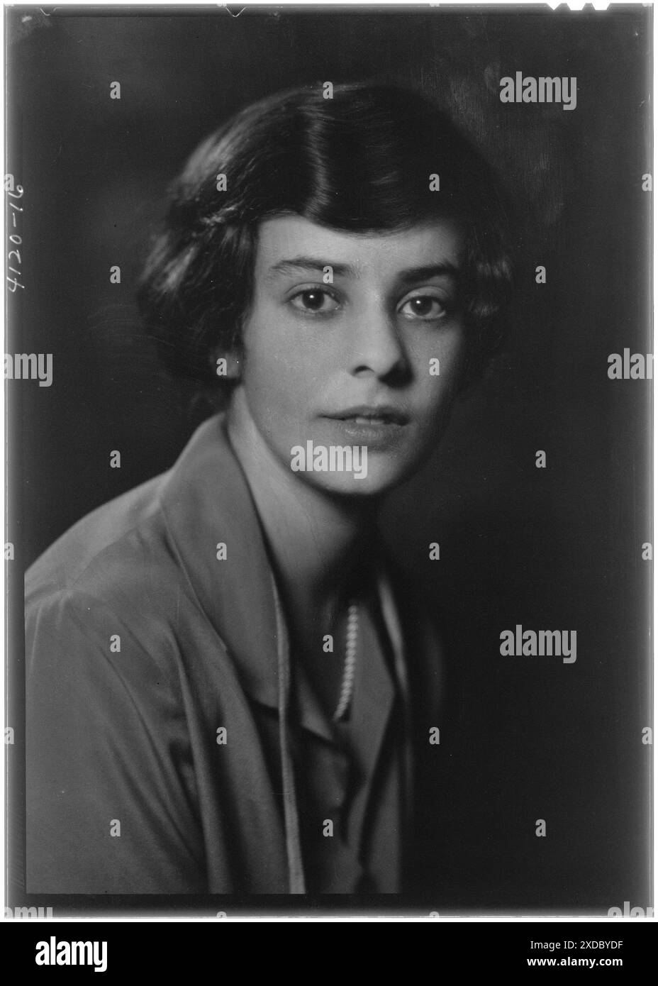 Kahn, Margaret, Miss, portrait photograph. Genthe photograph collection ...