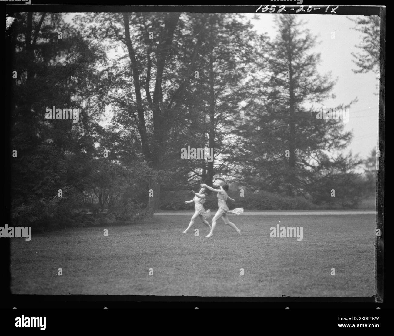 Elizabeth Duncan dancers and children. Genthe photograph collection ...