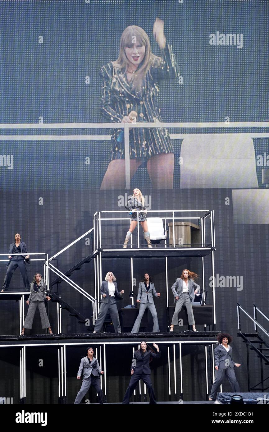 EDITORIAL USE ONLY Taylor Swift performs her first London concert at ...