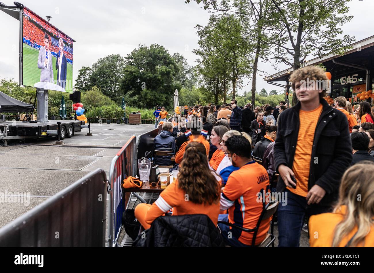 AMSTERDAM - Dutch fans follow the second group match of the European ...