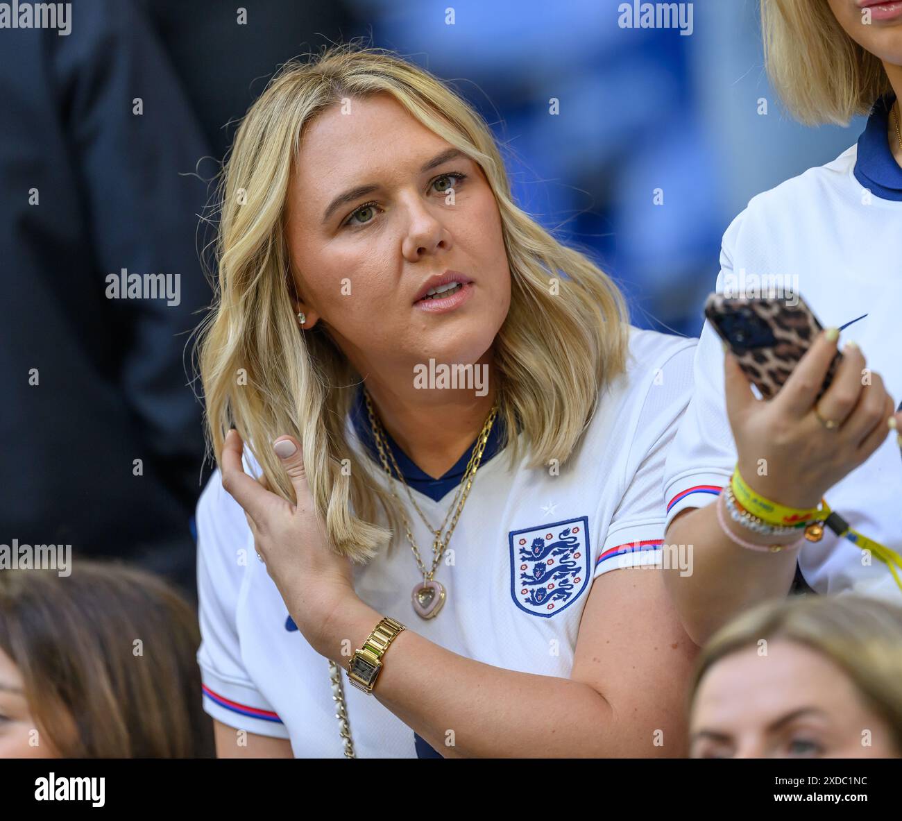 Football wife hi-res stock photography and images - Alamy